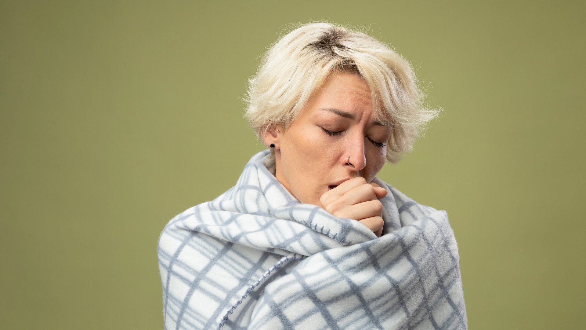 Suchy kaszel i drapanie w gardle: przyczyny i metody leczenia